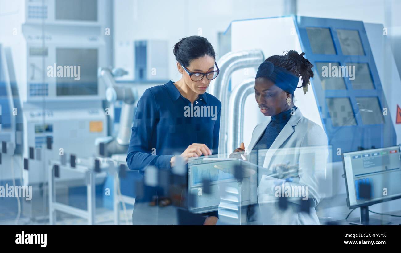 Computer assembly plant hi-res stock photography and images - Alamy
