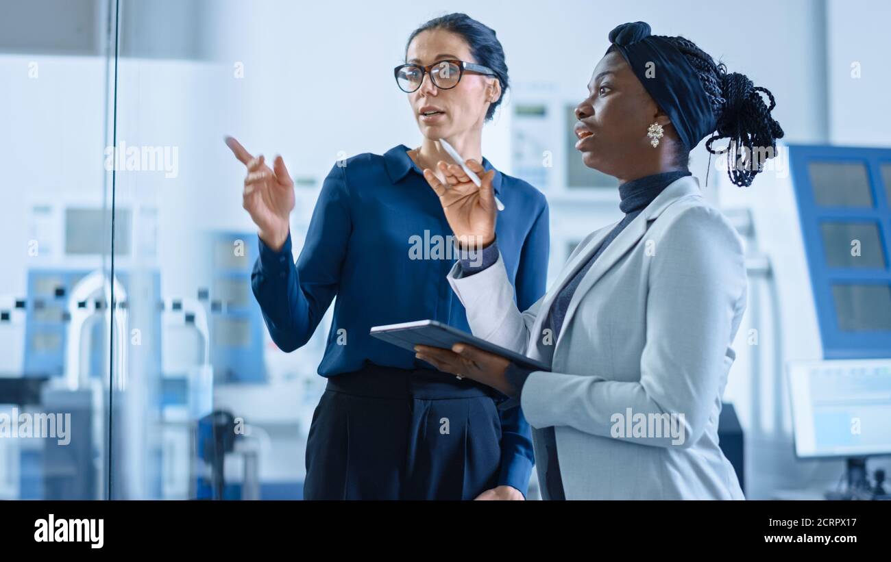 Computer assembly factory hi-res stock photography and images - Alamy