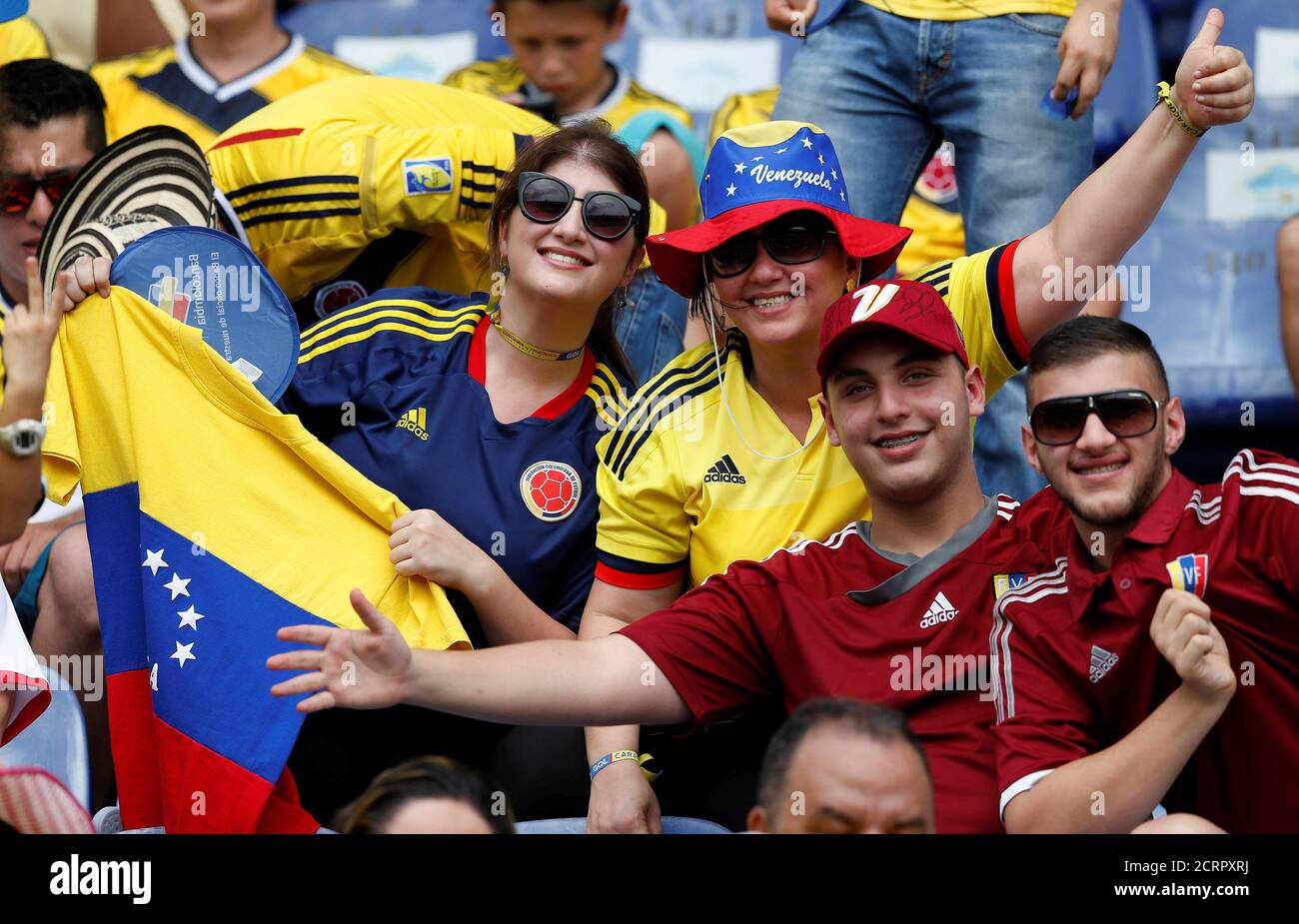 2018 football worldcup fans cheer hi-res stock photography and images ...