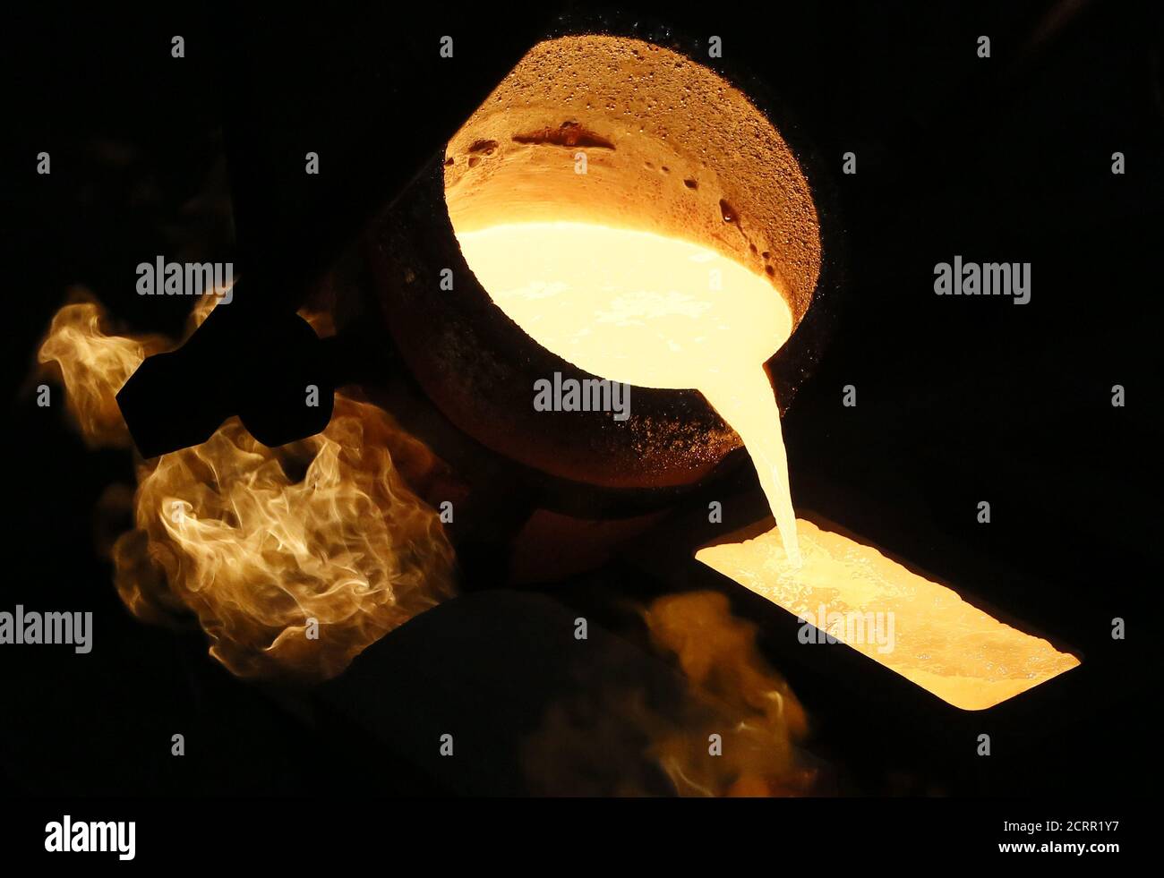 Gold ingot cast hi-res stock photography and images - Alamy
