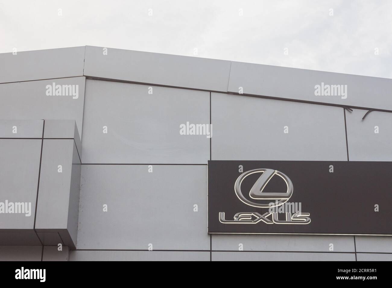 Lexus logo hi-res stock photography and images - Alamy