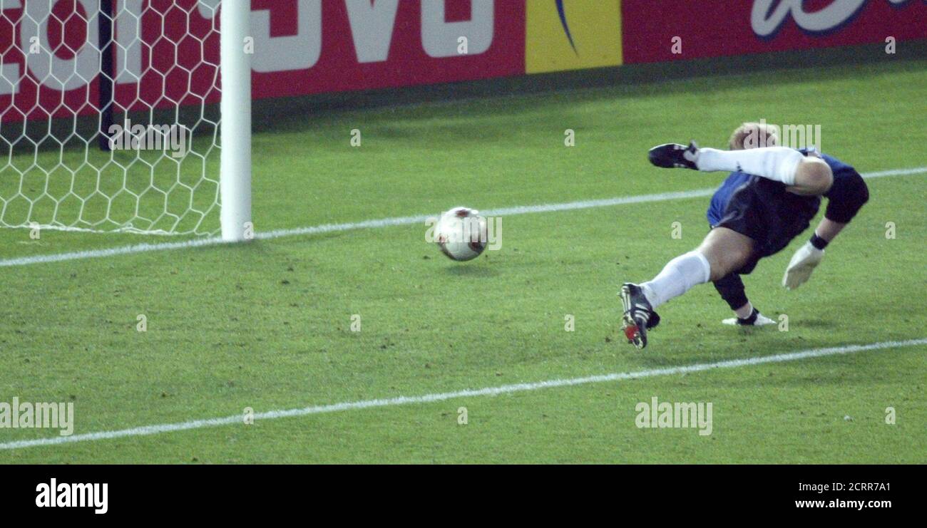 2002 world cup ronaldo hi-res stock photography and images - Alamy