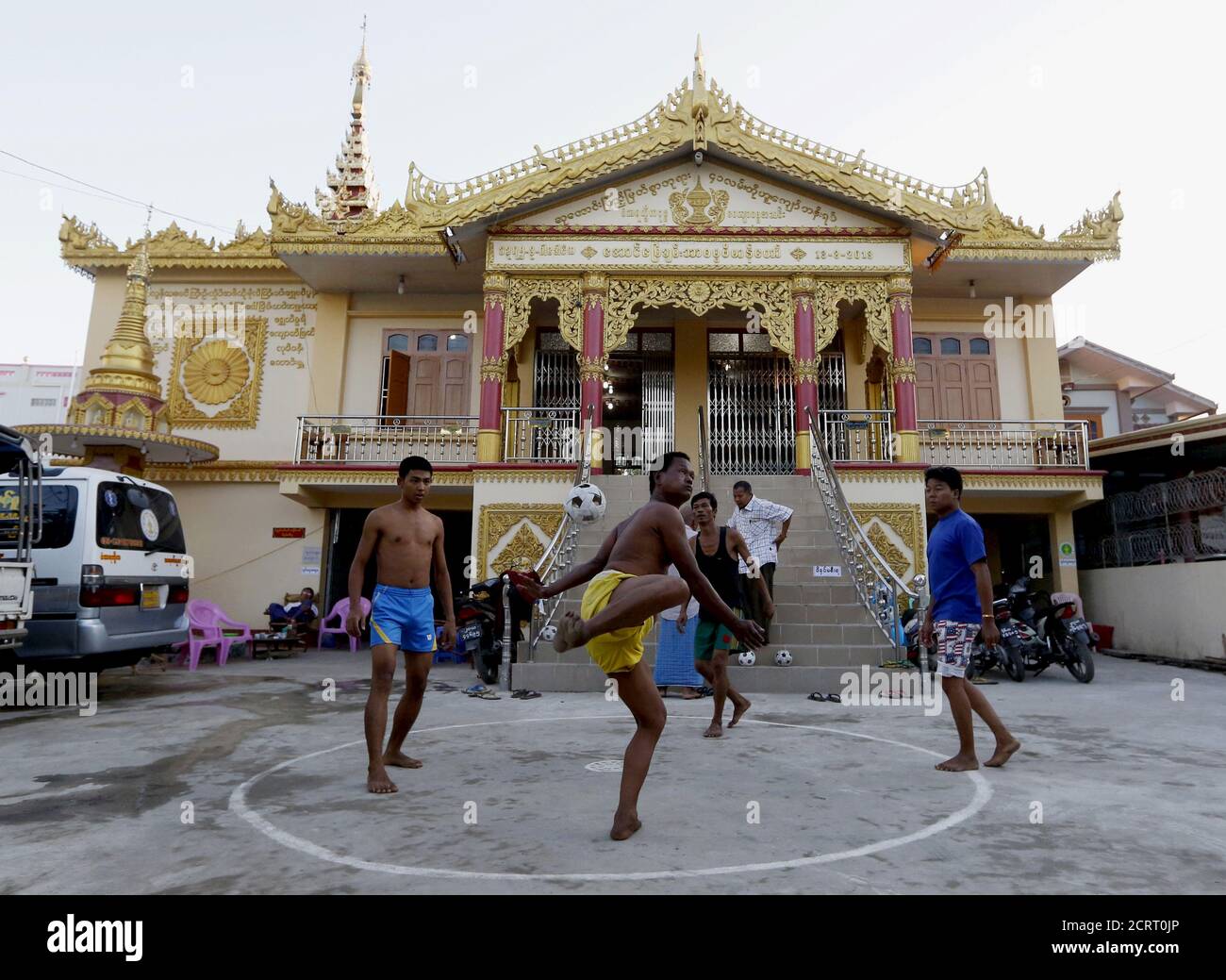 Chinlone game hi-res stock photography and images - Alamy