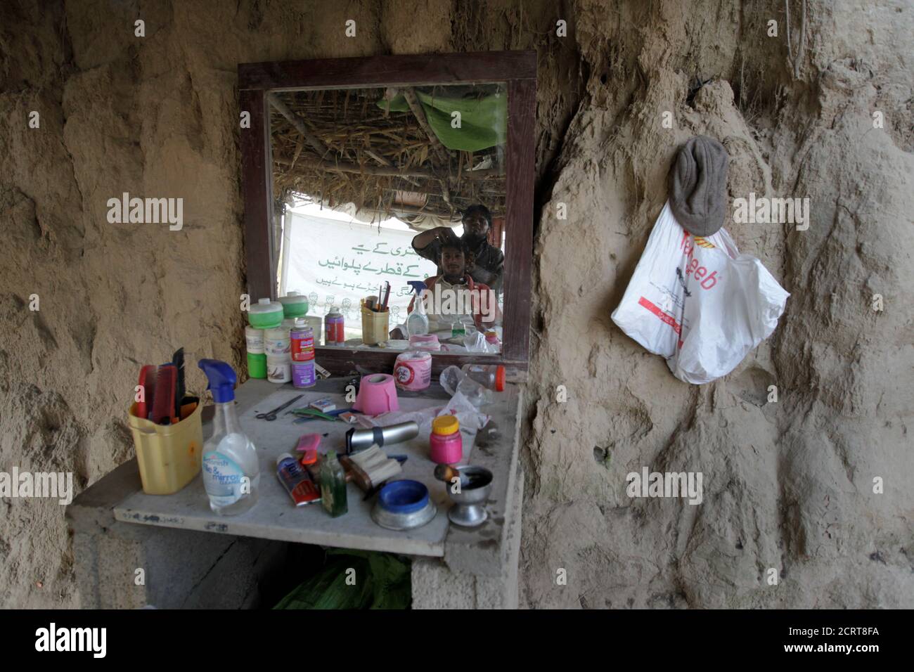 Street barber shop hi-res stock photography and images - Alamy