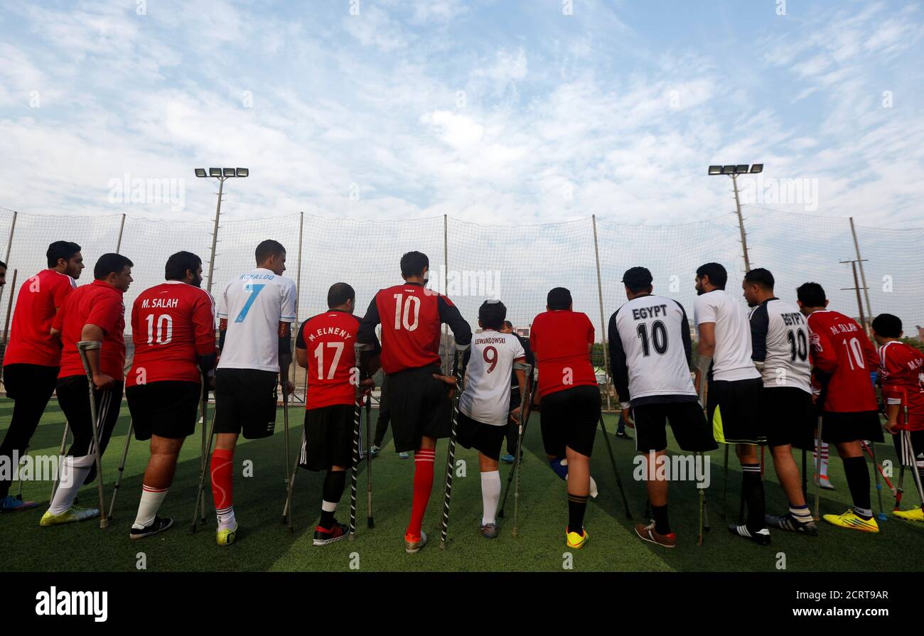 Soccer one legged team hi-res stock photography and images - Alamy