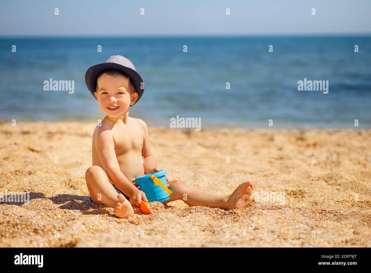 Play sea beach hi-res stock photography and images - Alamy