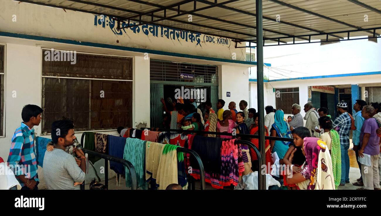 Free hospital crowd hi-res stock photography and images - Alamy
