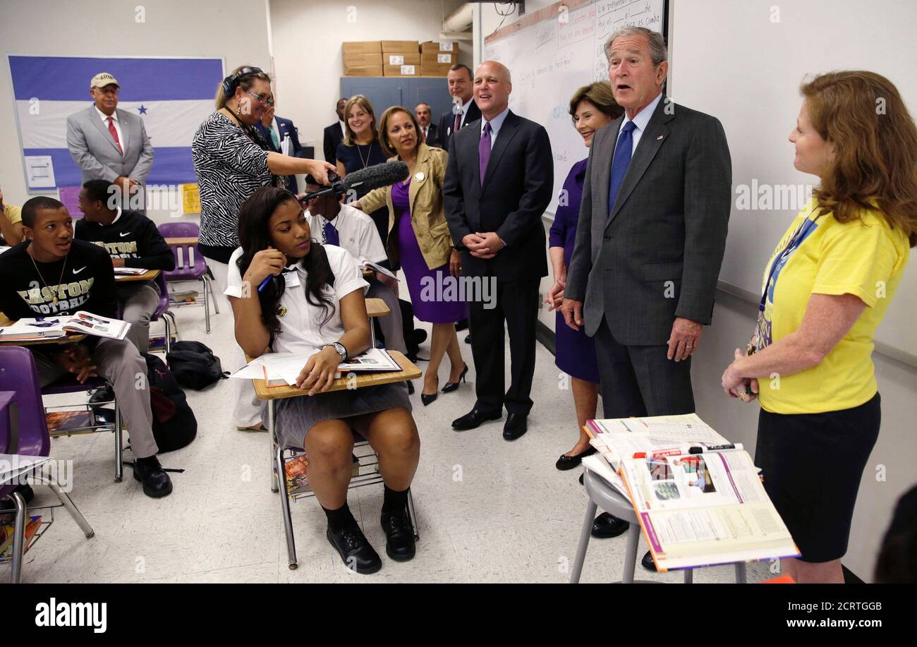 President bush school classroom hi-res stock photography and images - Alamy