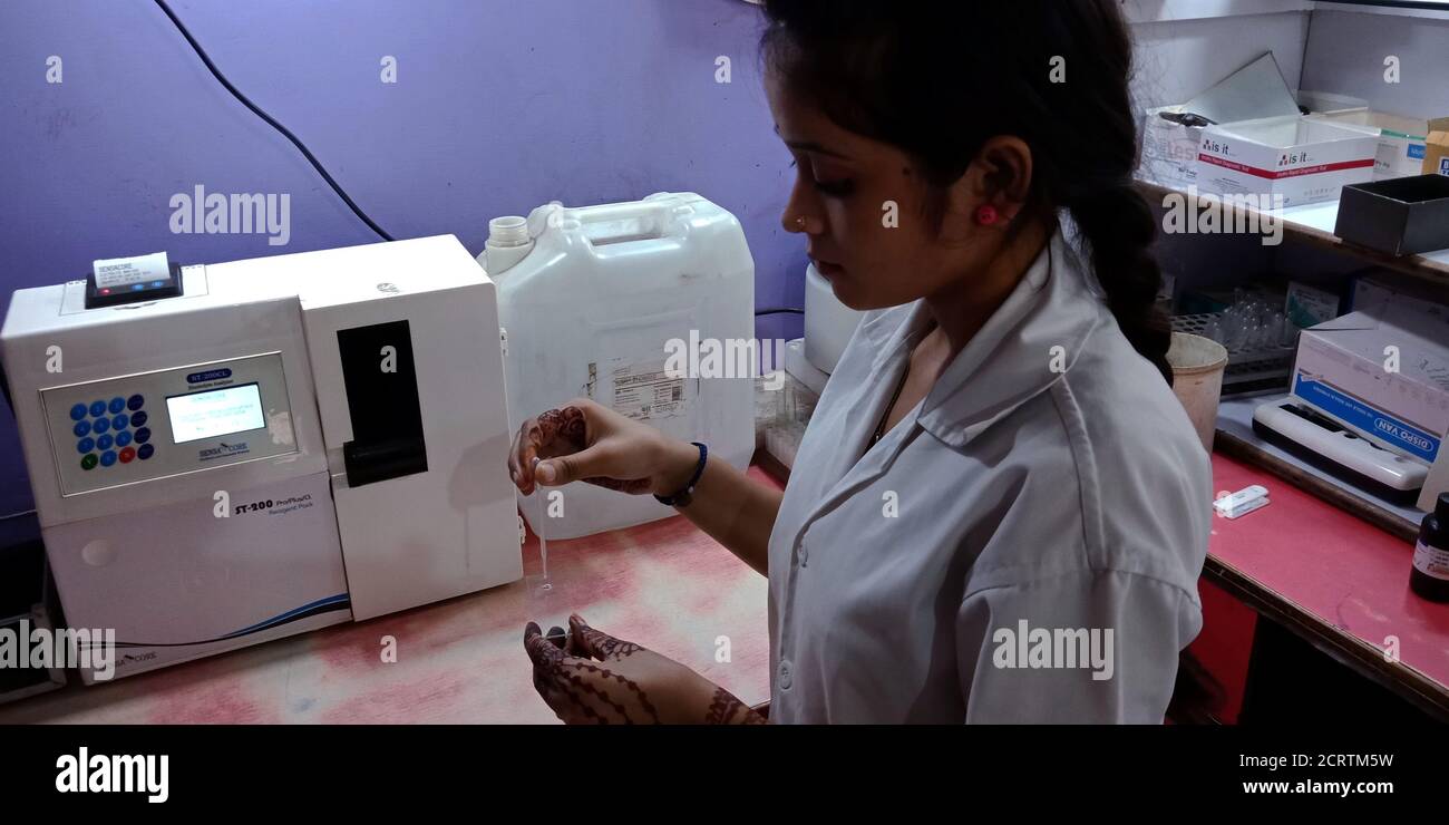 Healthcare monitoring technologies hi-res stock photography and images ...