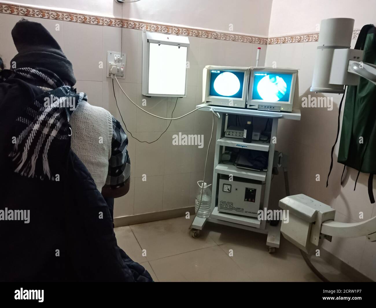 Hospital man bed plaster hi-res stock photography and images - Alamy