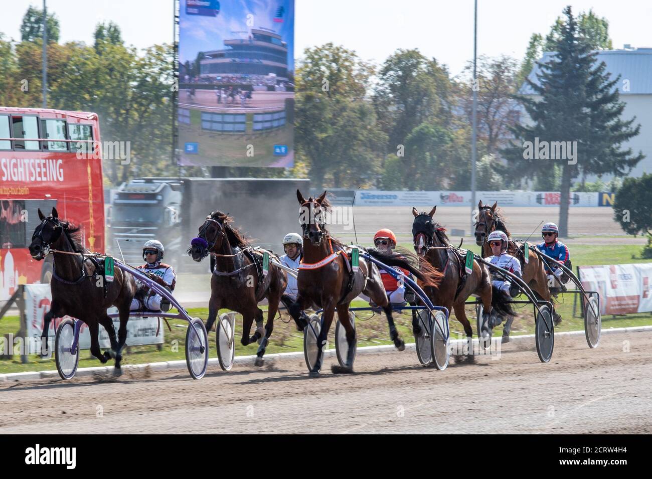 Berlin, Germany. 20th Sep, 2020. Horse racing: Trotting, 125. German ...