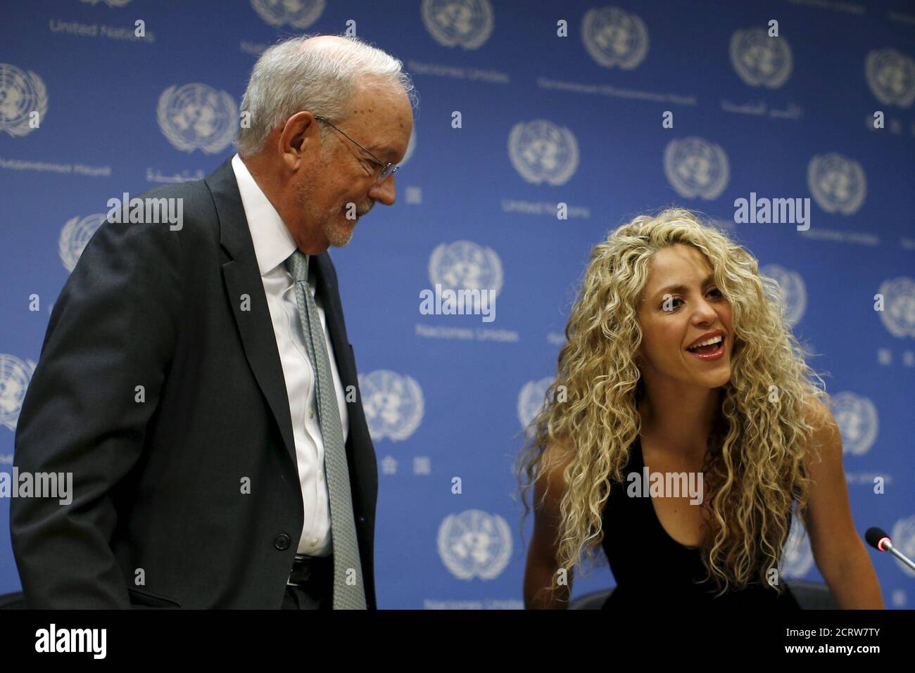 Shakira 2015 hi-res stock photography and images - Alamy