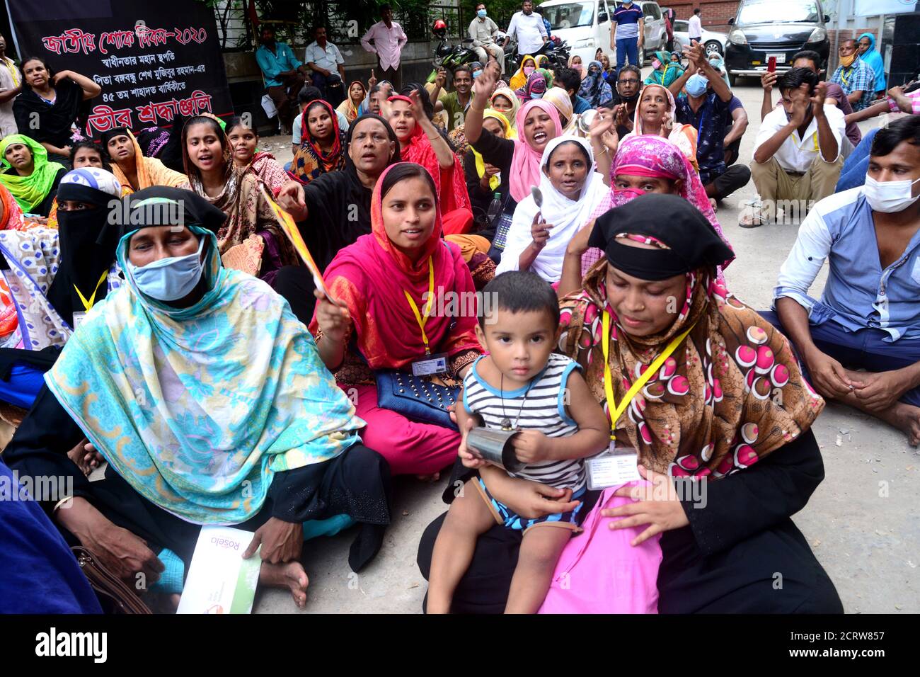 Garments workers of Dragon Group stage a demonstration in front of ...