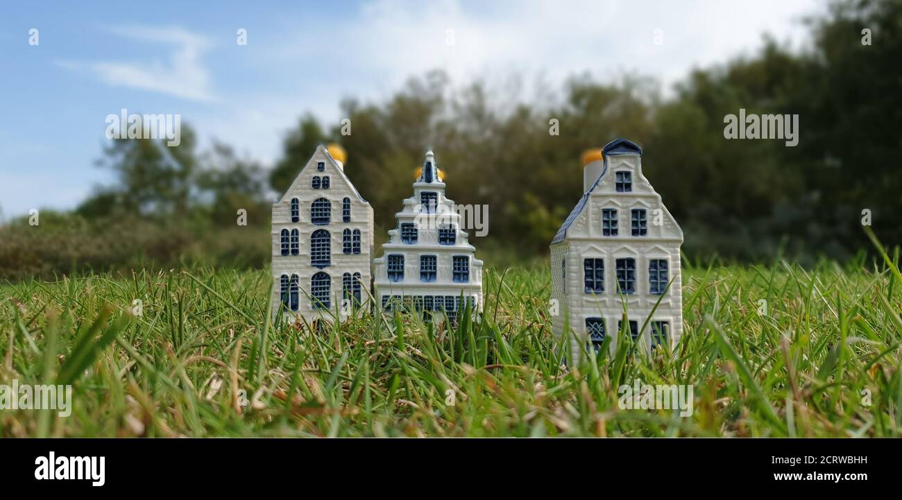 Dutch porcelain hi-res stock photography and images - Alamy