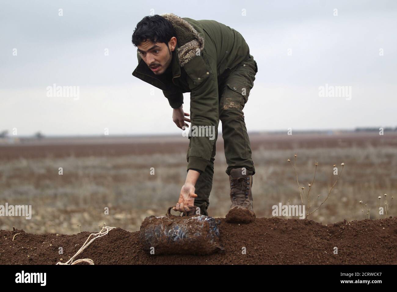 Demining works hi-res stock photography and images - Alamy