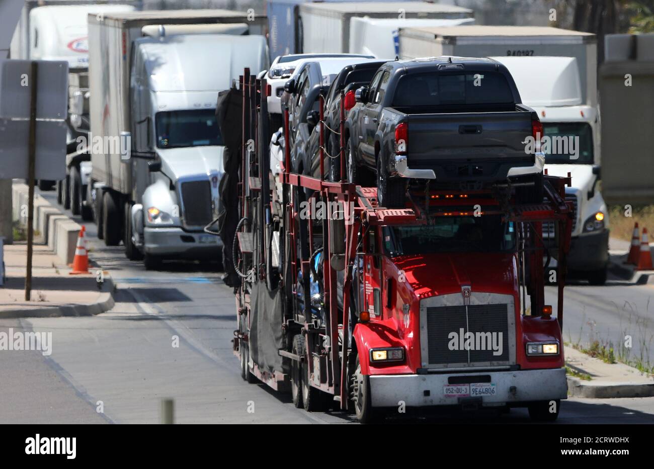 U s customs and border inspection hi-res stock photography and images ...