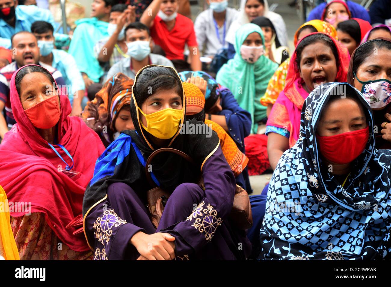 Garments workers of Dragon Group stage a demonstration in front of ...