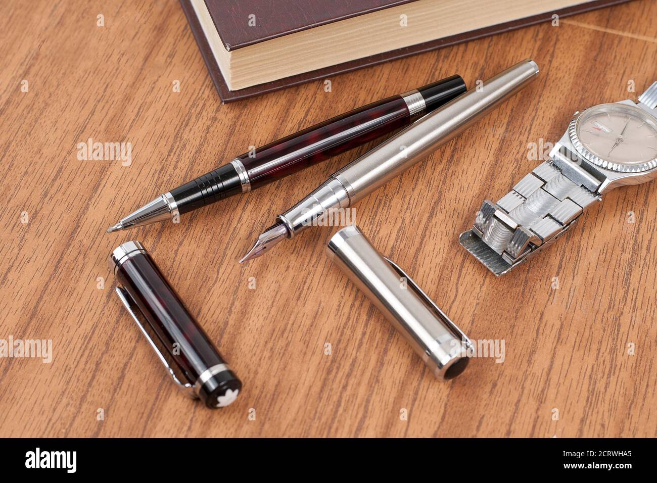 Gold pen on leather hi-res stock photography and images - Alamy