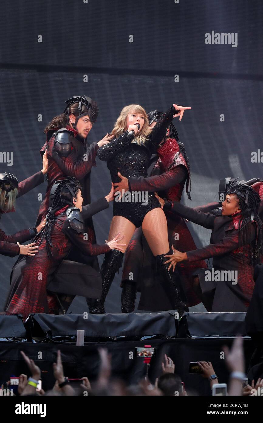 Taylor swift reputation stadium tour hi-res stock photography and ...