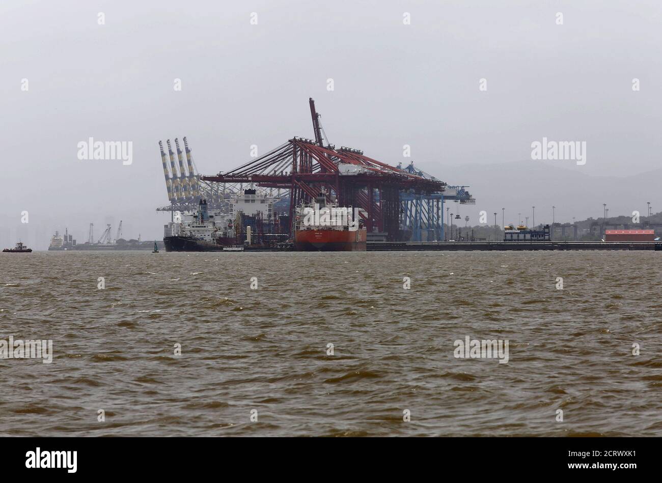 Mumbai port container hi-res stock photography and images - Alamy