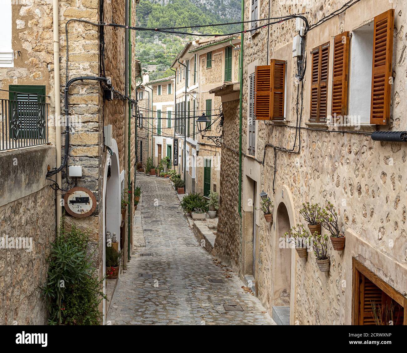 Closeup shot empty pathway hi-res stock photography and images - Alamy