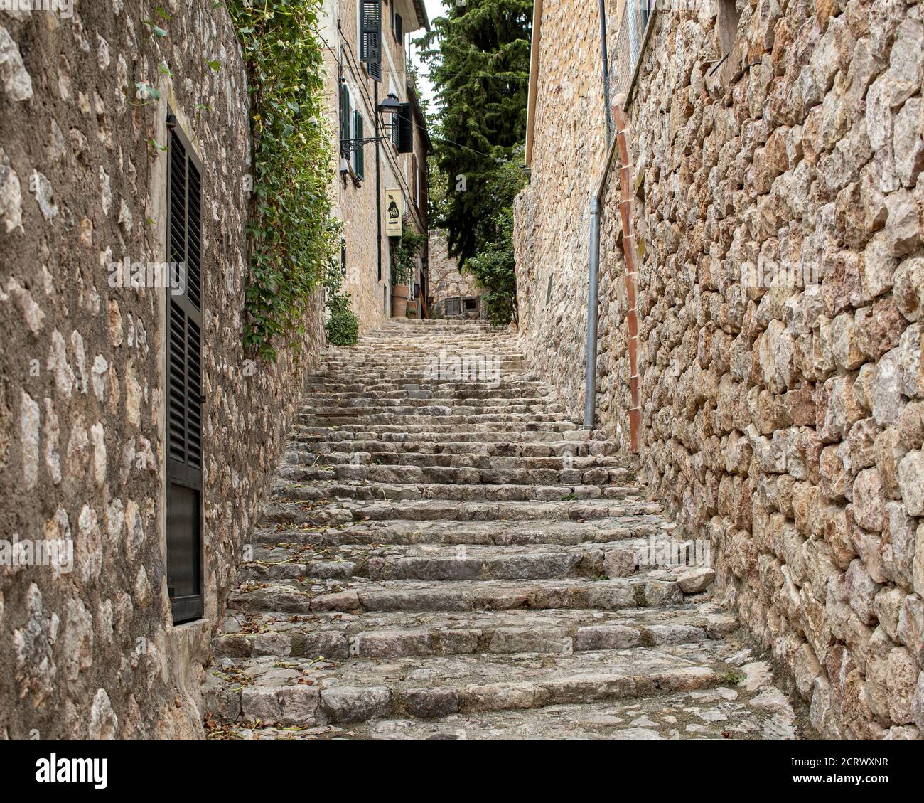 Closeup shot empty pathway hi-res stock photography and images - Alamy