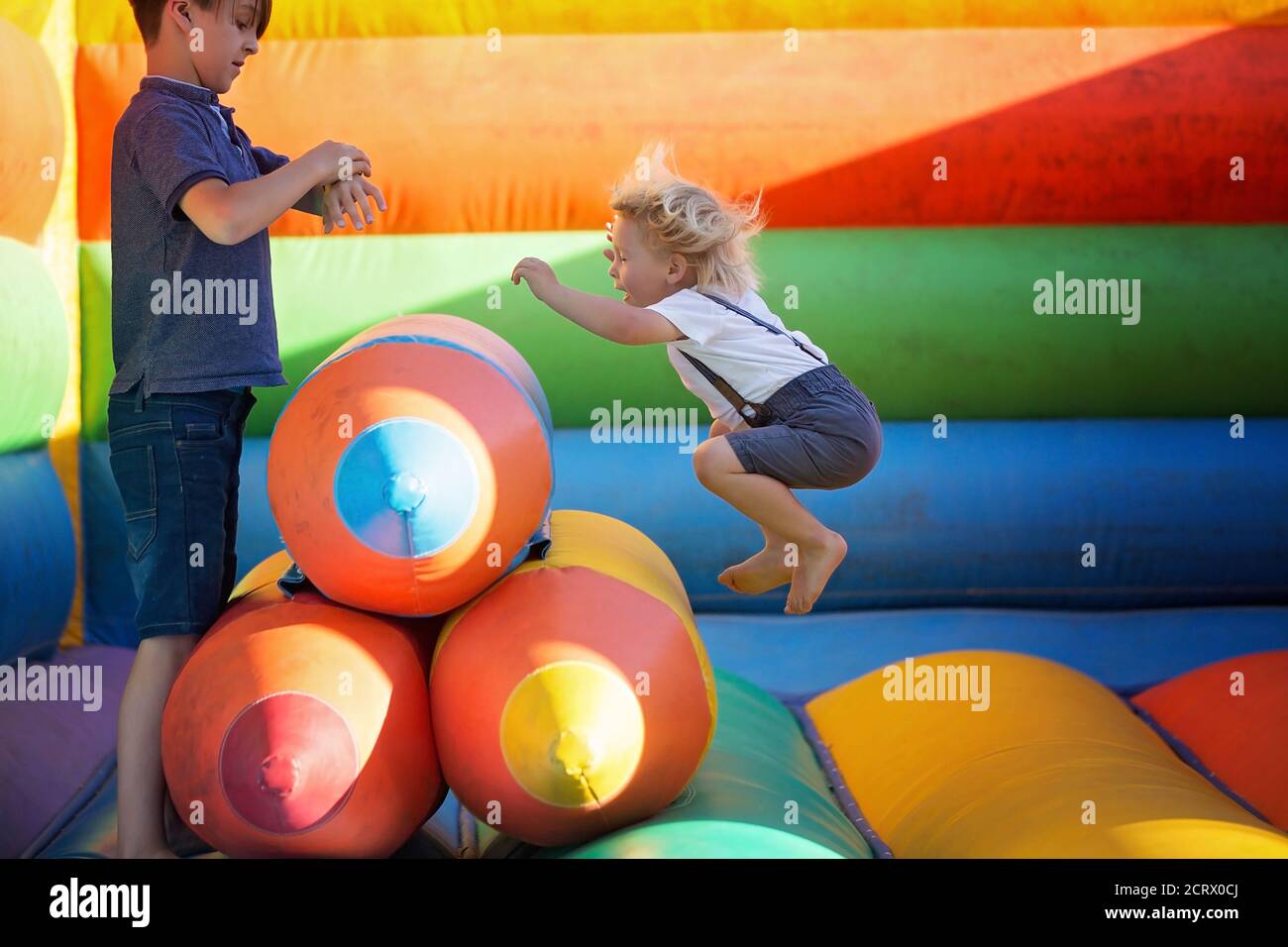 Boys on trampoline hi-res stock photography and images - Alamy