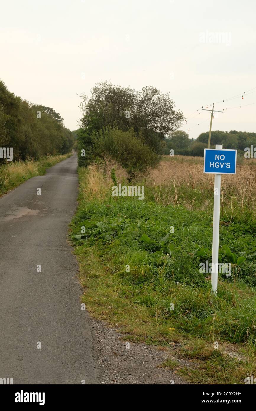 Warning sign no hgv hi-res stock photography and images - Alamy