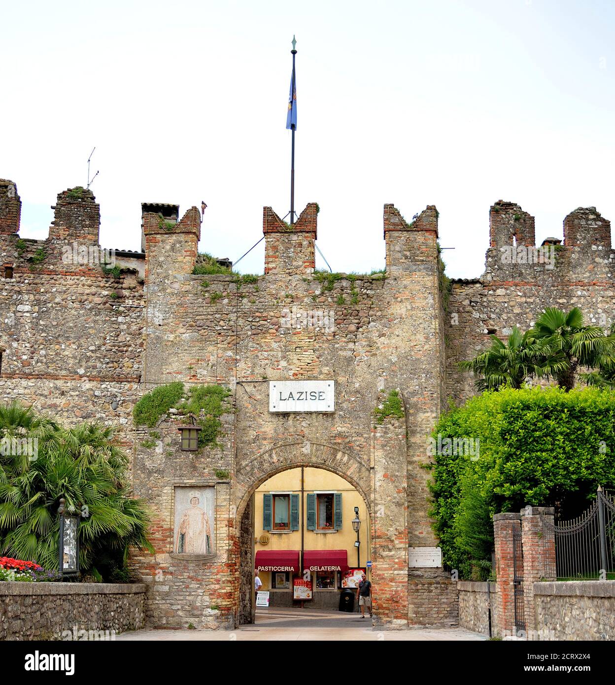 Medieval italian architecture hi-res stock photography and images - Alamy