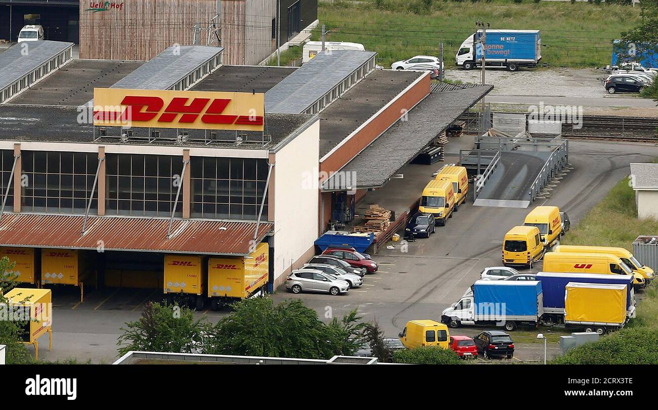 Dhl distribution centre hi-res stock photography and images - Alamy