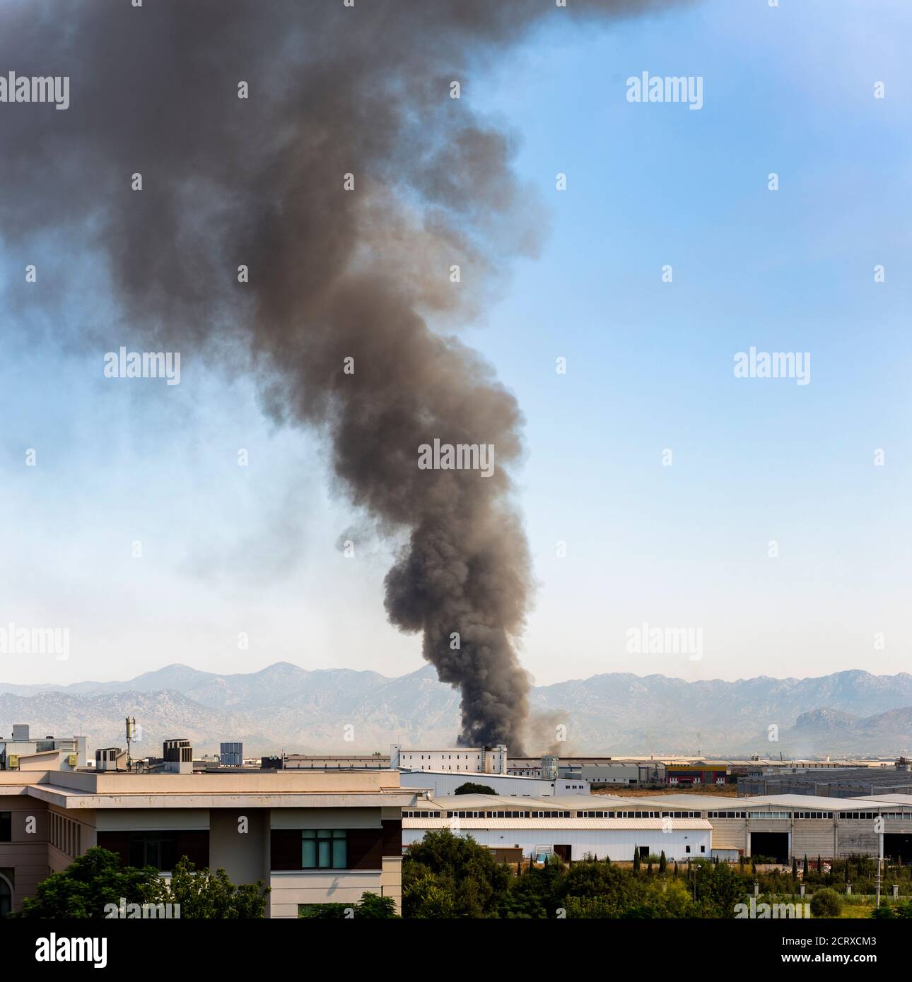 Chemical factory fire hi-res stock photography and images - Alamy