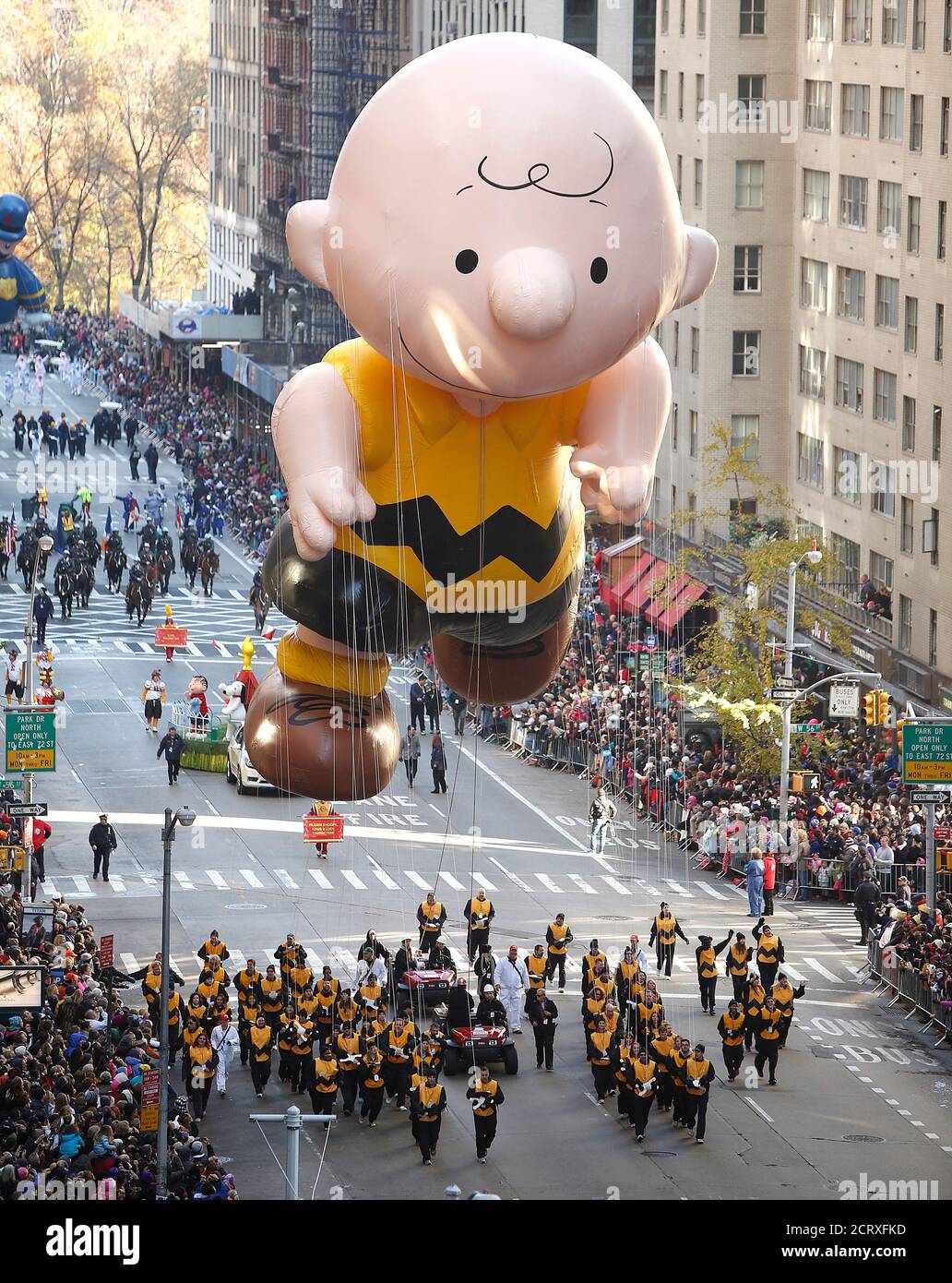 Charlie brown balloon makes way hi-res stock photography and images - Alamy