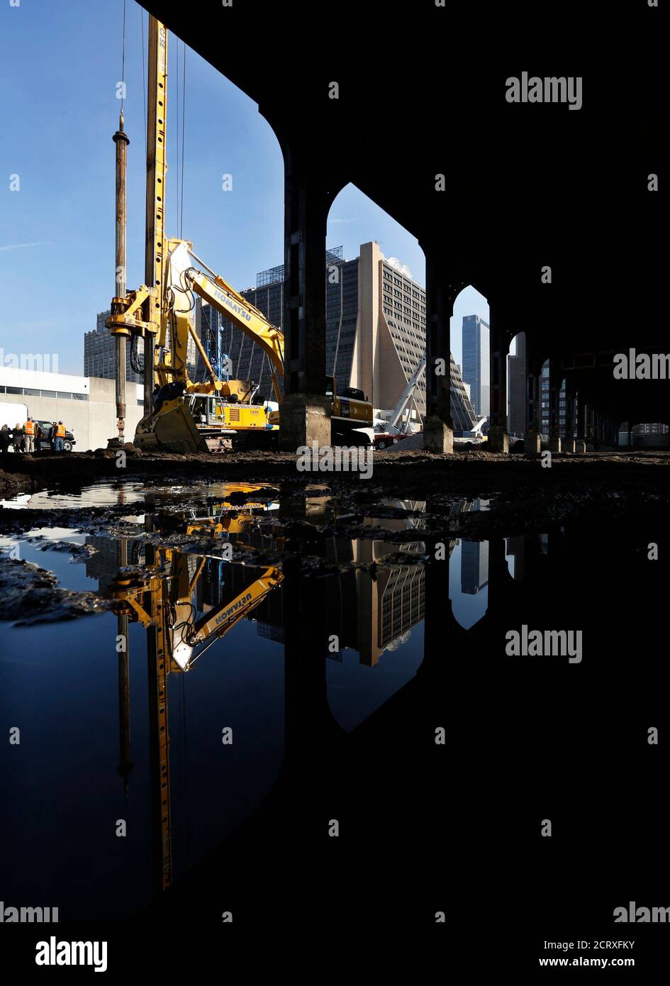 Construction site hudson yards project hi-res stock photography and ...