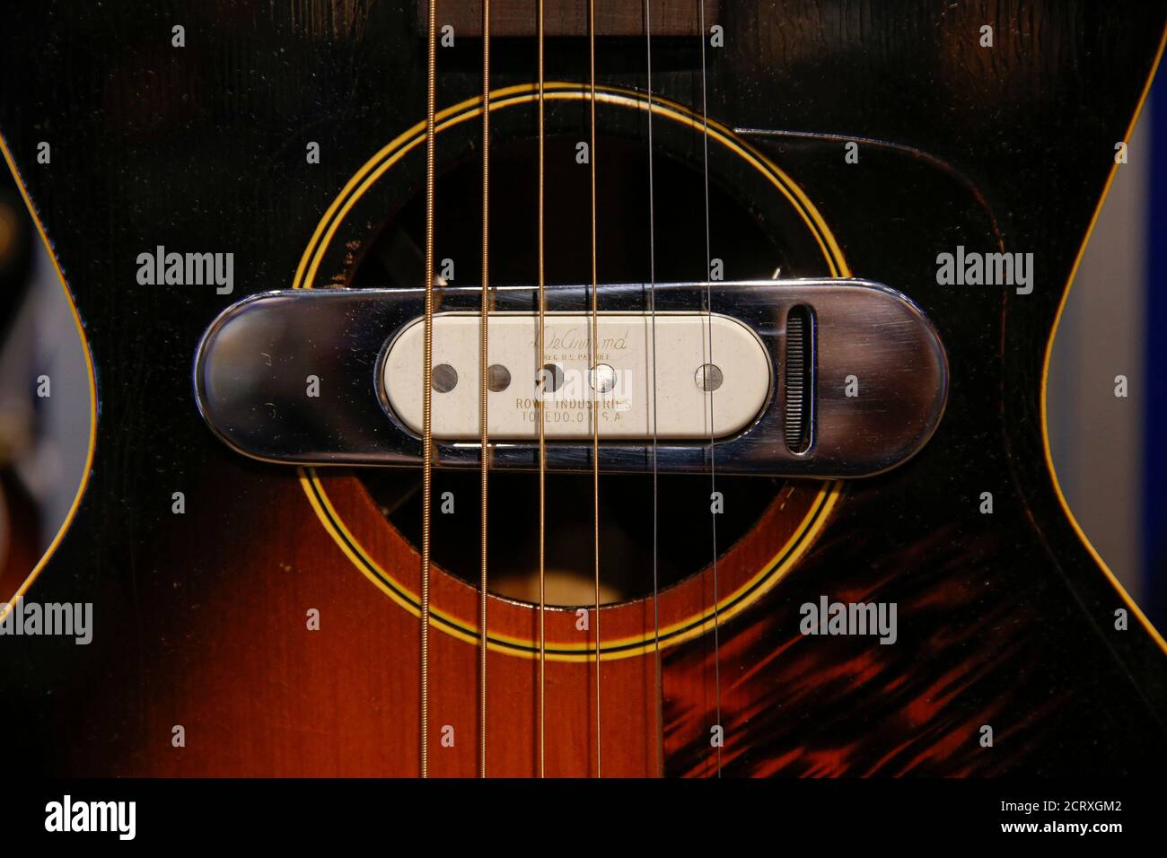 Vintage guitars hi-res stock photography and images - Alamy
