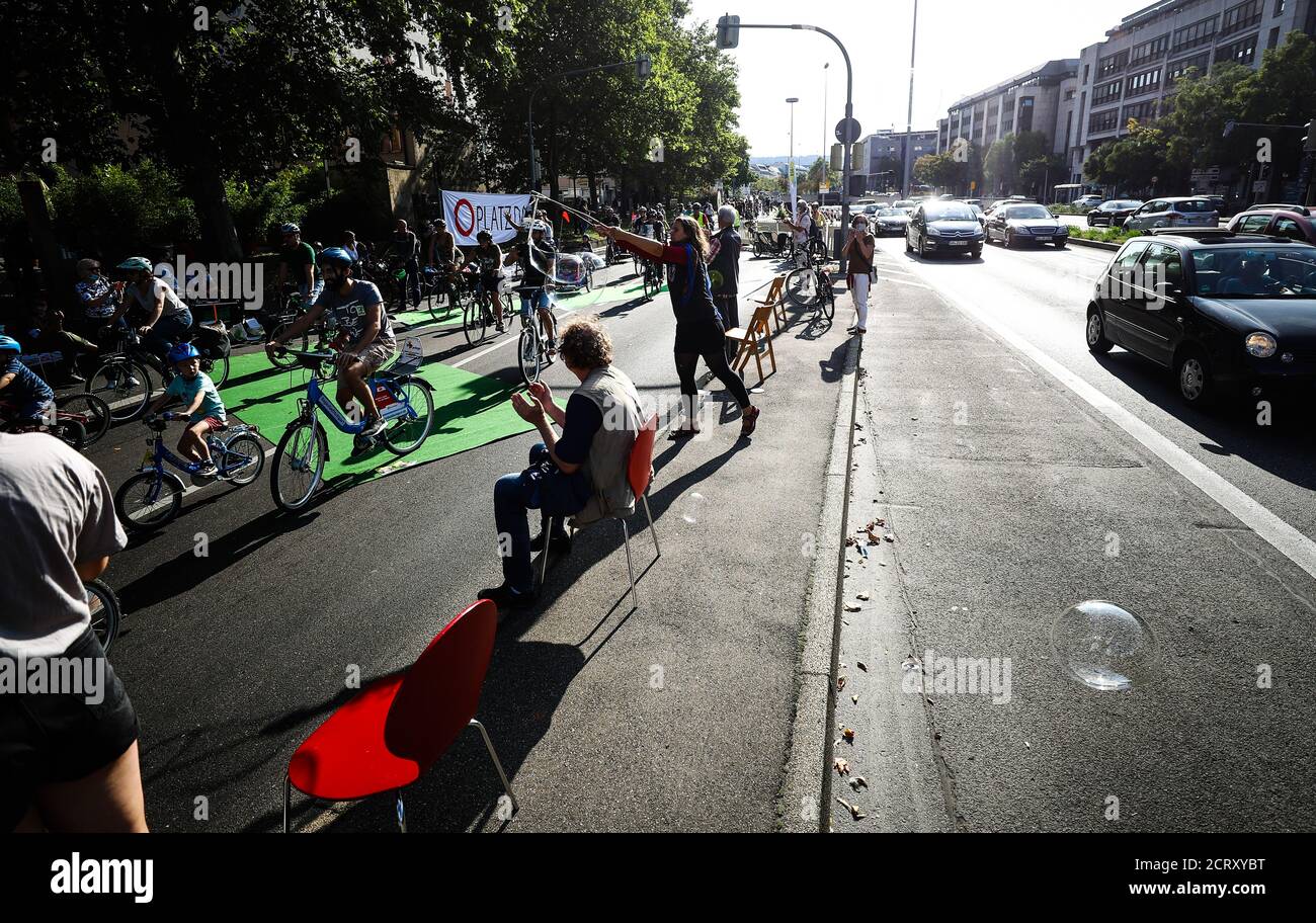 Children cycling on a road safely hi-res stock photography and images ...