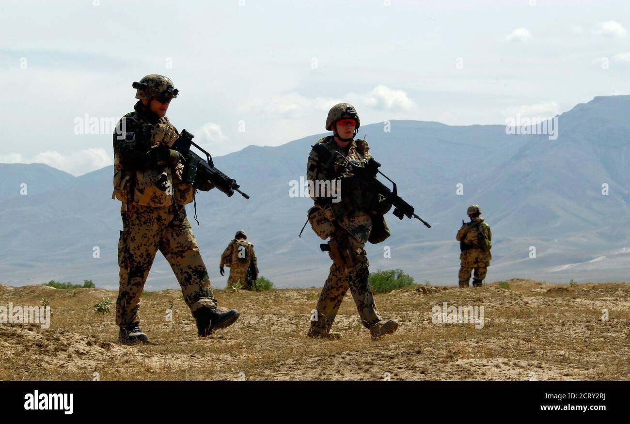 Qrf soldiers hi-res stock photography and images - Alamy