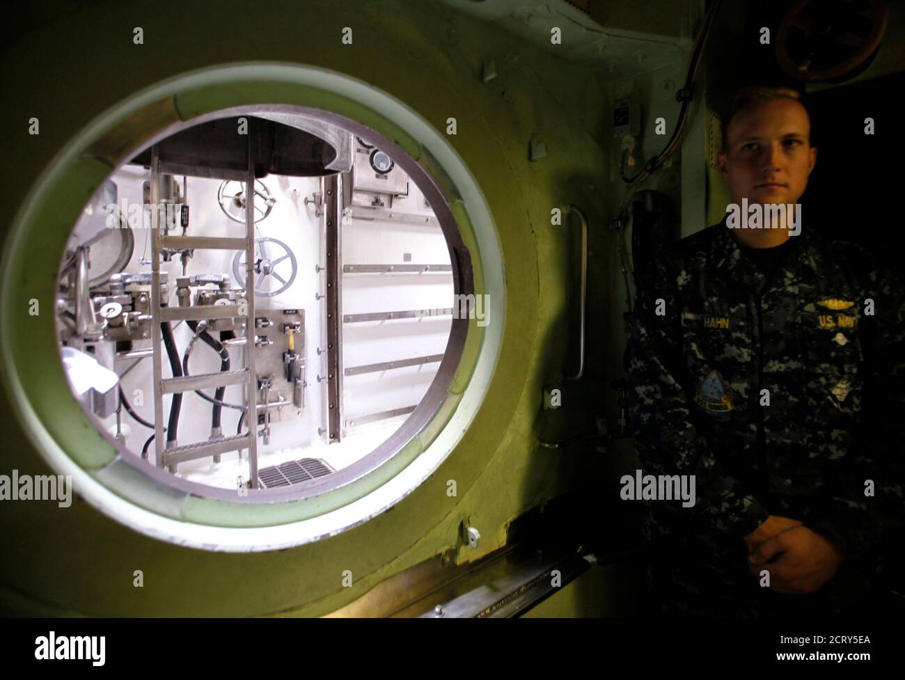 Virginia class nuclear attack submarine hi-res stock photography and ...
