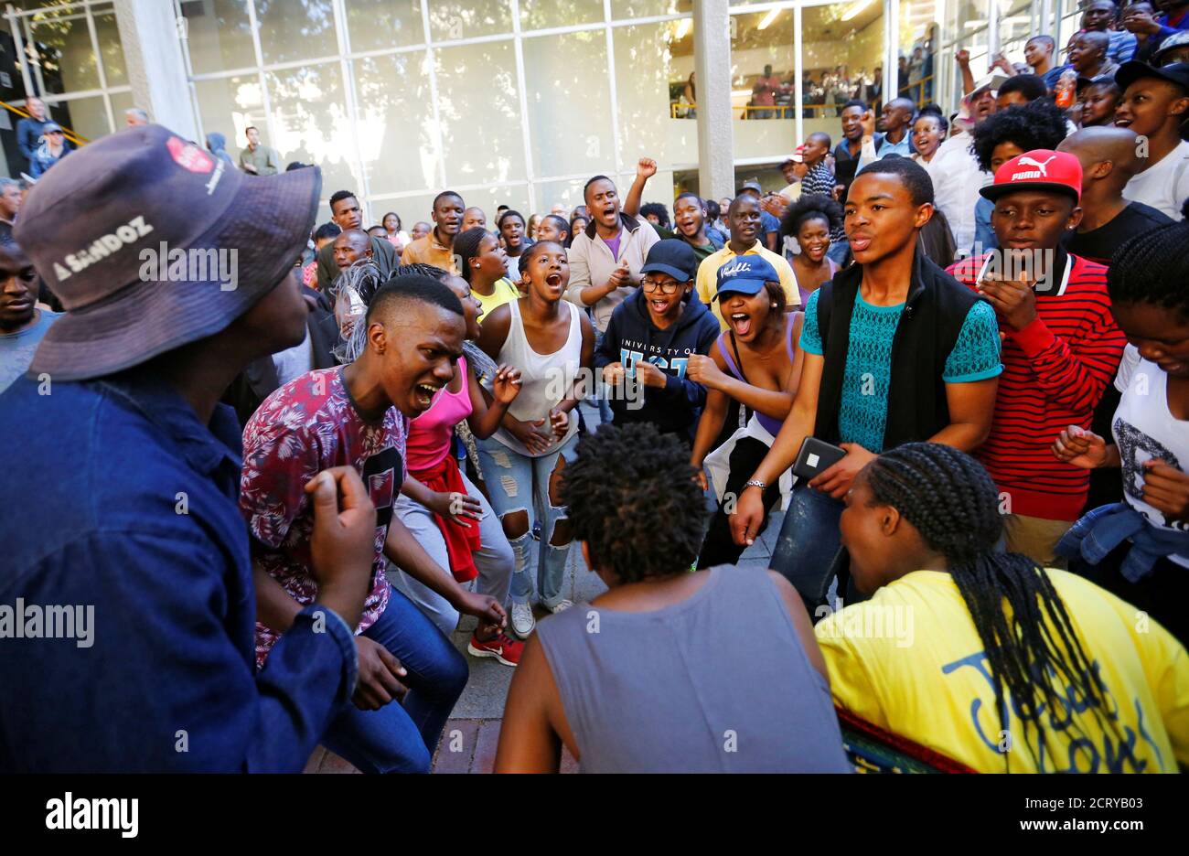 University of cape town protests hi-res stock photography and images ...
