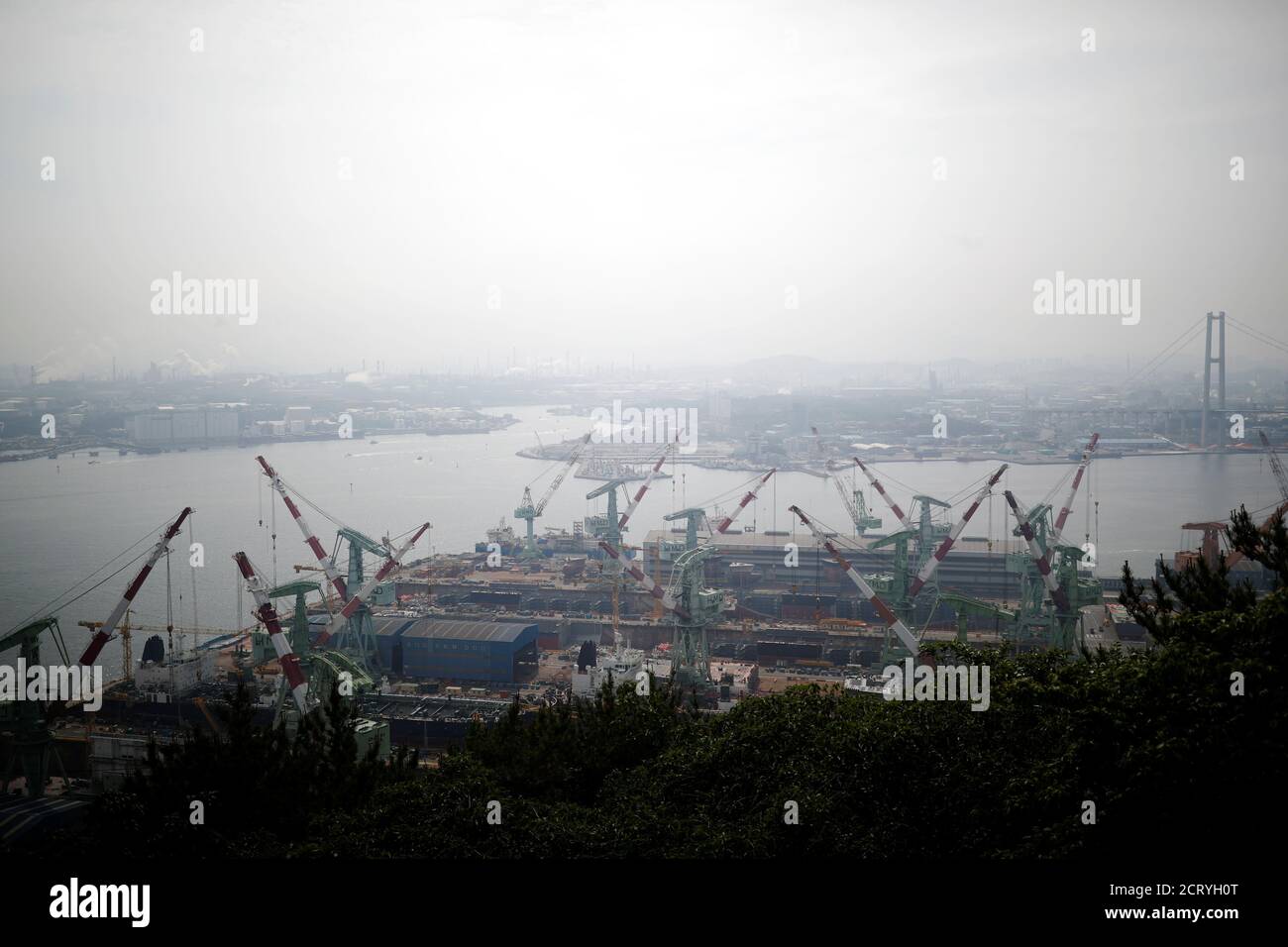 Hyundai mipo dockyard hi-res stock photography and images - Alamy