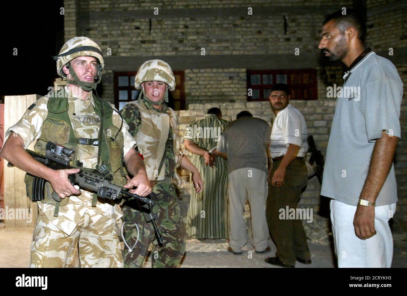 British soldiers iraq basra 2003 hi-res stock photography and images ...
