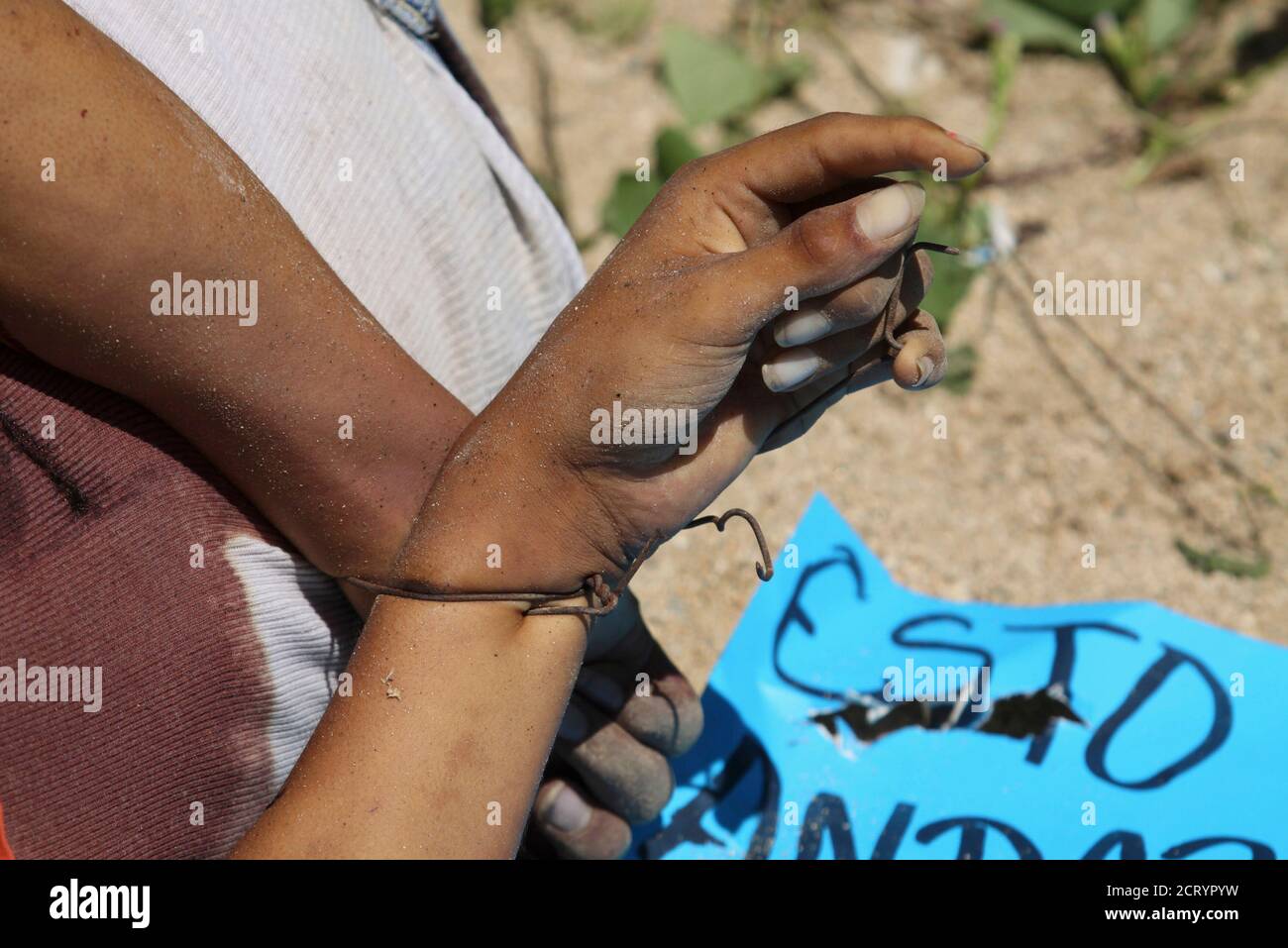 Hands tied behind back hi-res stock photography and images - Alamy
