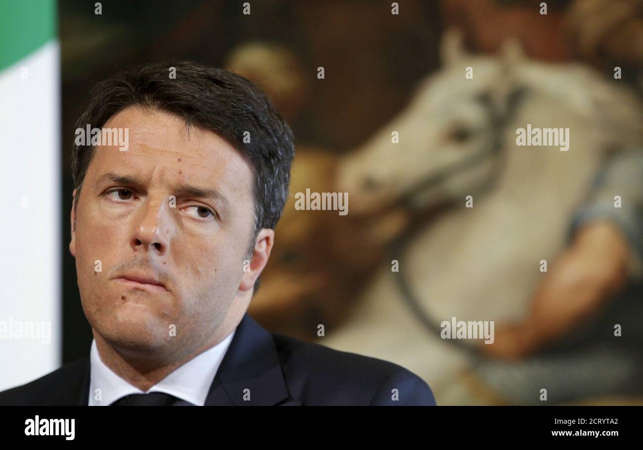 News reporters rome hi-res stock photography and images - Alamy