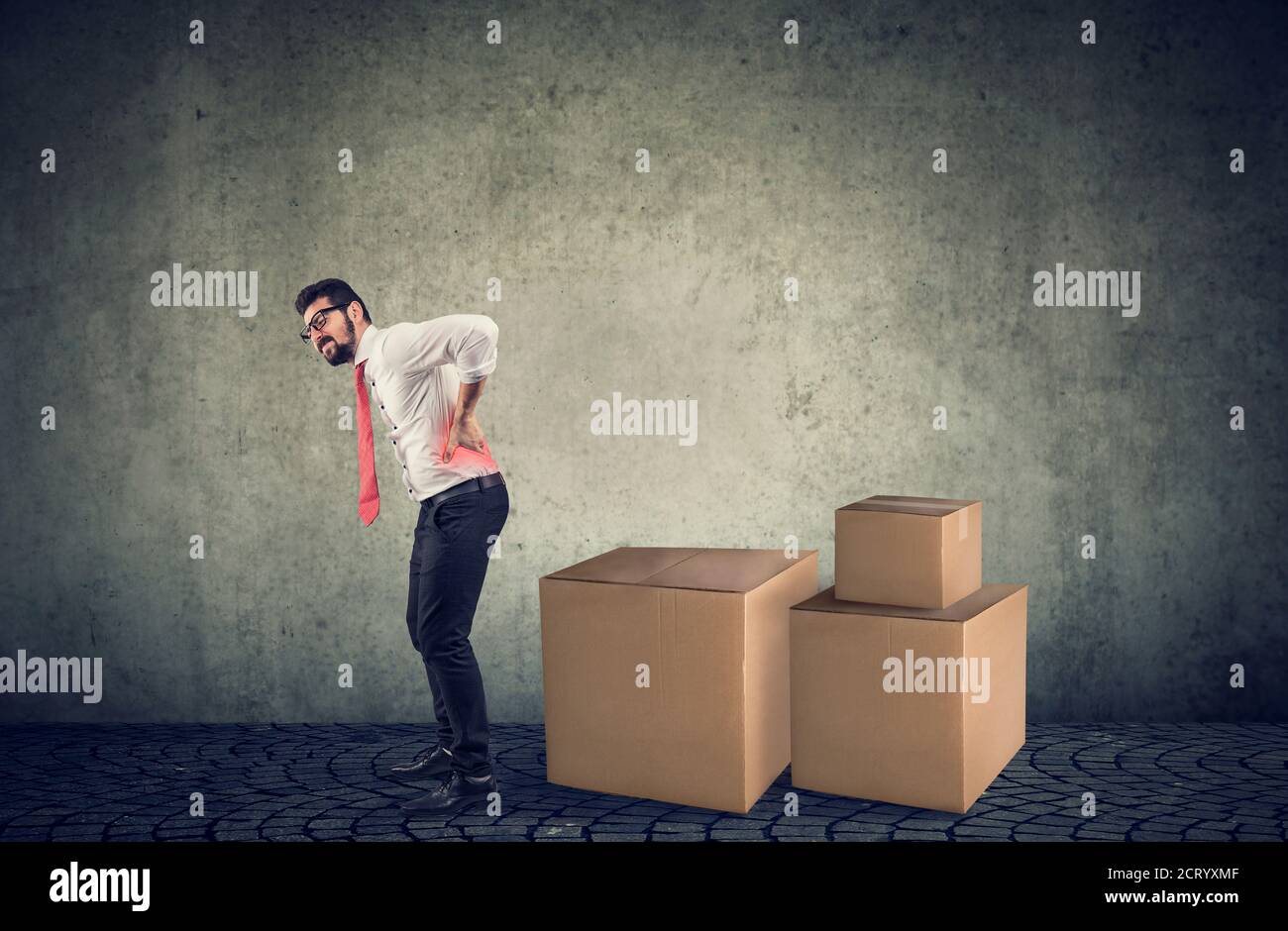Man lifting heavy box hi-res stock photography and images - Alamy