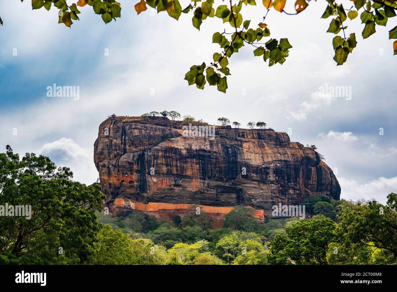 the rock fortress at Sigiriya in Sri Lanka Stock Photo - Alamy