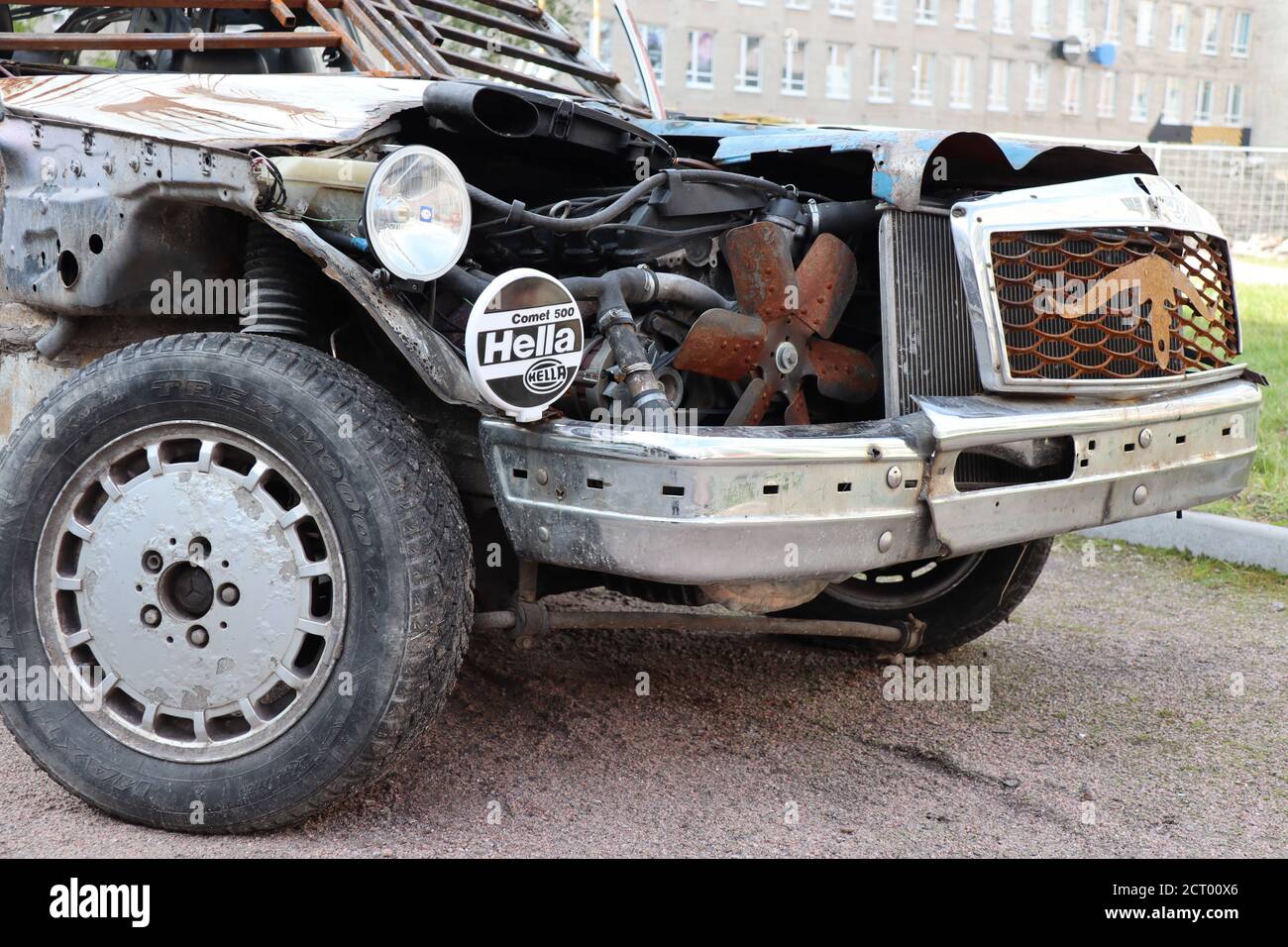 Ugly cars from Russian welders "SvarkaBilly" are set as the sculptures ...