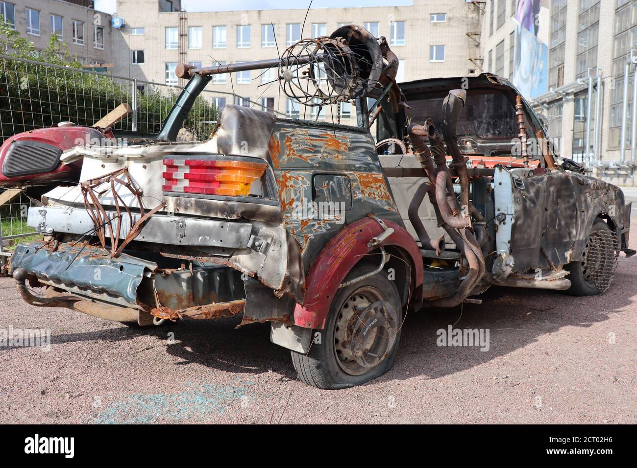 Ugly cars from Russian welders "SvarkaBilly" are set as the sculptures ...