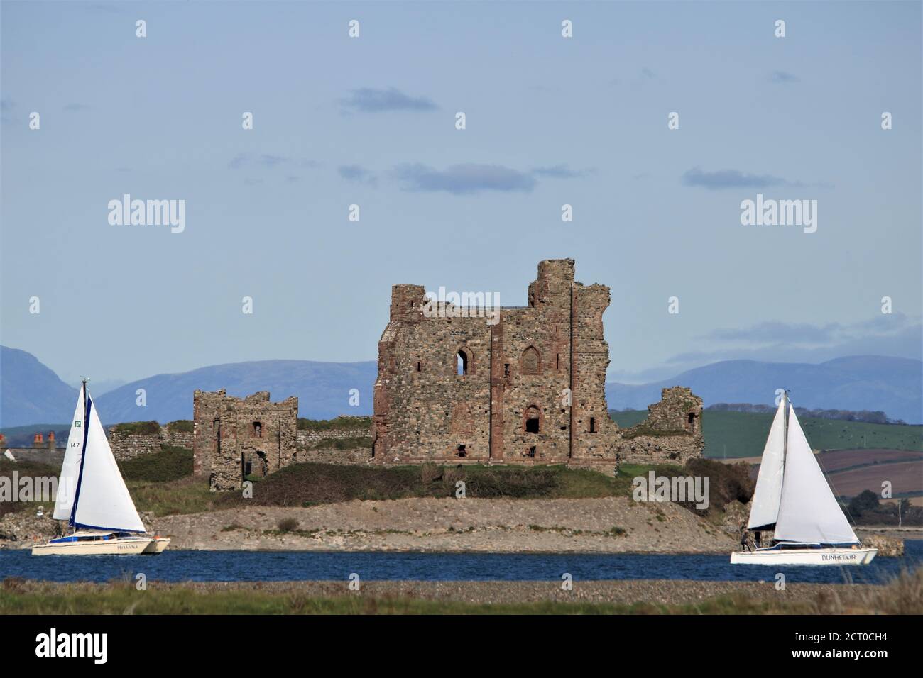Walney Island, Cumbria, UK. 20th September 2020. UK Weather. Sunshine and blue sky from Walney ...