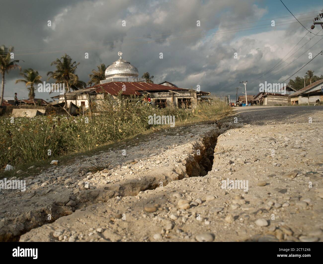 Broken road after earthquake hi-res stock photography and images - Alamy