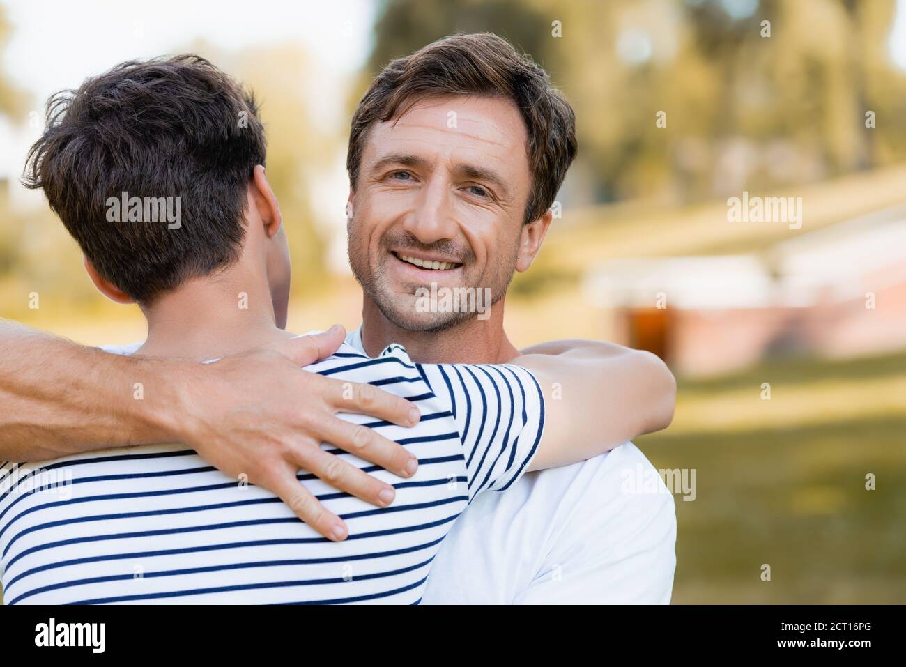 Father hug teen son hi-res stock photography and images - Alamy