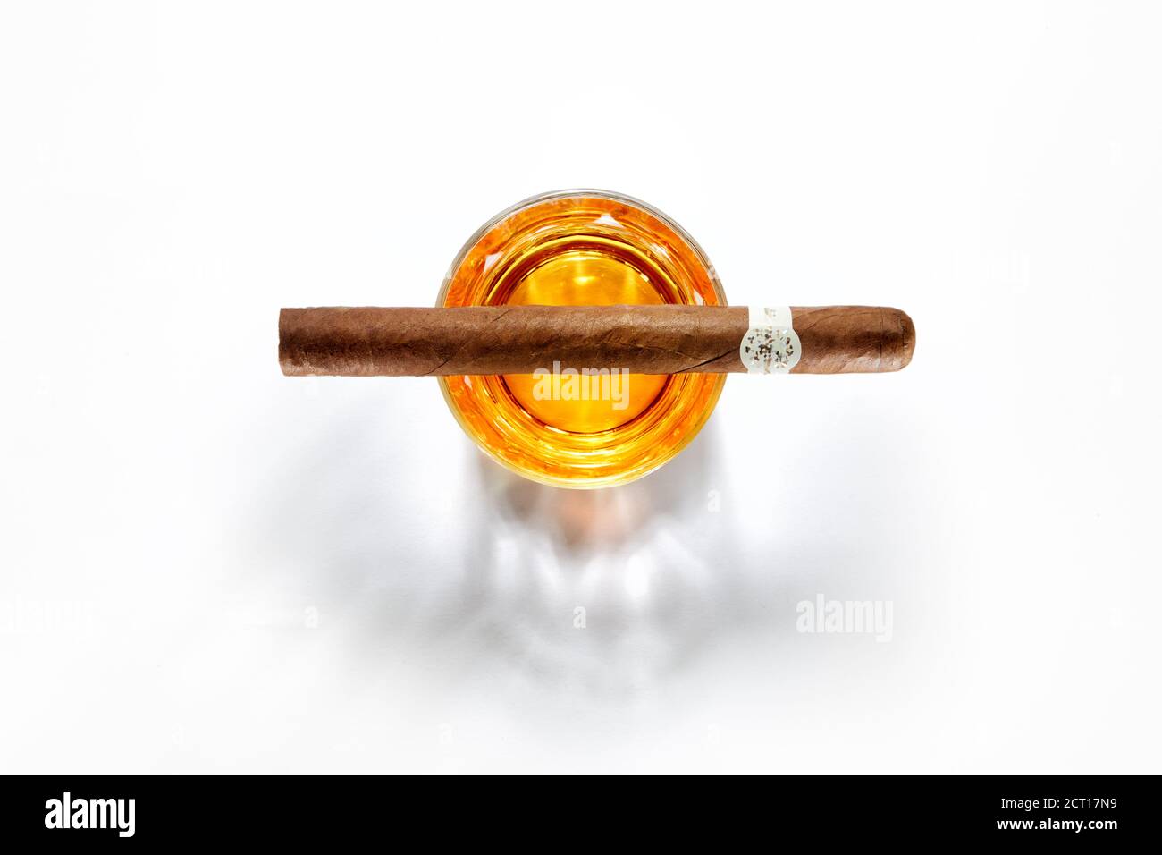 cigar and rum Stock Photo - Alamy